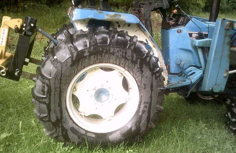 1993 Ford 1920 Front Wheel Assist Tractor with Loader, New Rear Tires ...