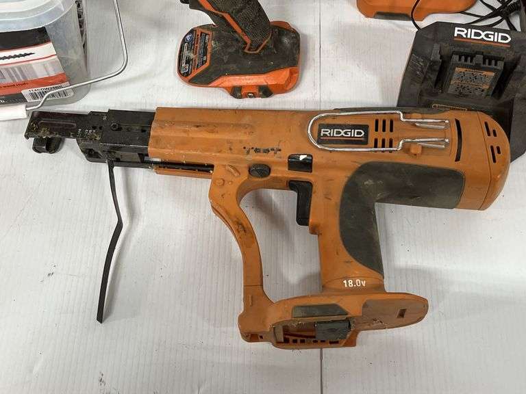 (2) Ridgid 18V deck screw guns and screws, flashlight, works - Albrecht ...