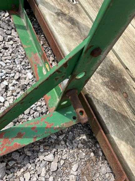 3-Point hitch platform, 61" x 38 1/2", fair - Albrecht Auction Service