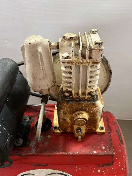 Smith air compressor, 30"W, good - Albrecht Auction Service