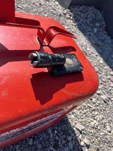 Kiekhaefer mercury gas tank, 6-gallon - Albrecht Auction Service