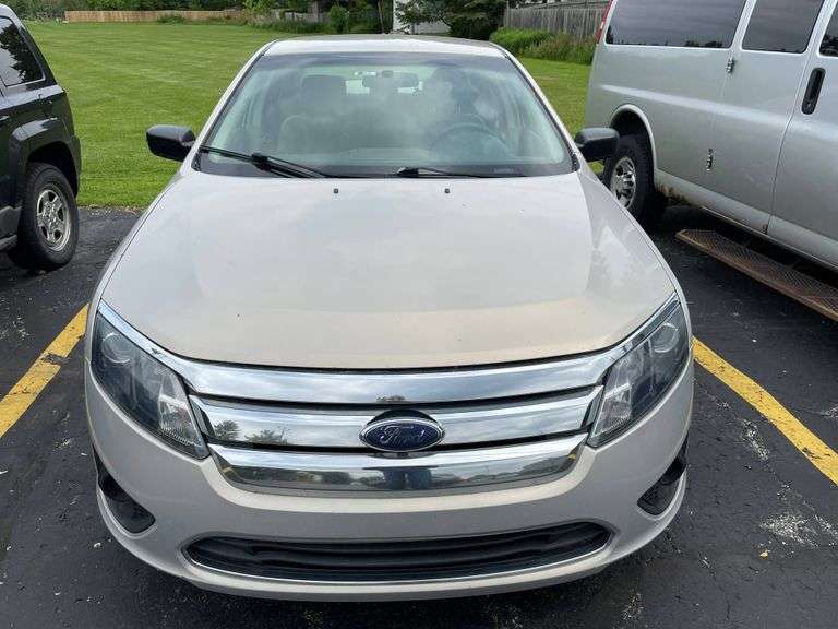 2010 Ford Fusion, (114,950 Actual Miles), working heat and AC, rust on ...