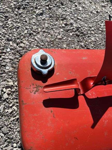 Kiekhaefer mercury gas tank, 6-gallon - Albrecht Auction Service