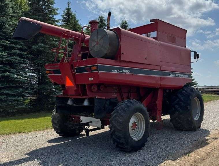 Case IH 1660 Combine, (5970 Hours), RWA, Rock Tarp, Feeder Reverser ...