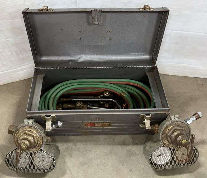 Victor "Journeyman" torch kit, includes: Regulators with metal guards ...