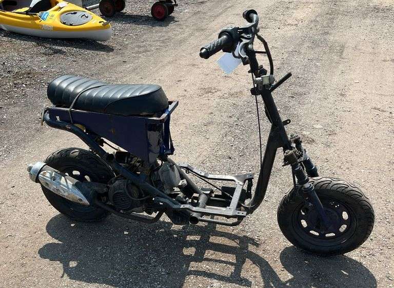 Moped, needs work, as is - Albrecht Auction Service