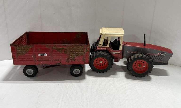 Vintage International 3588 Anteater FWD tractor with the big Case IH ...