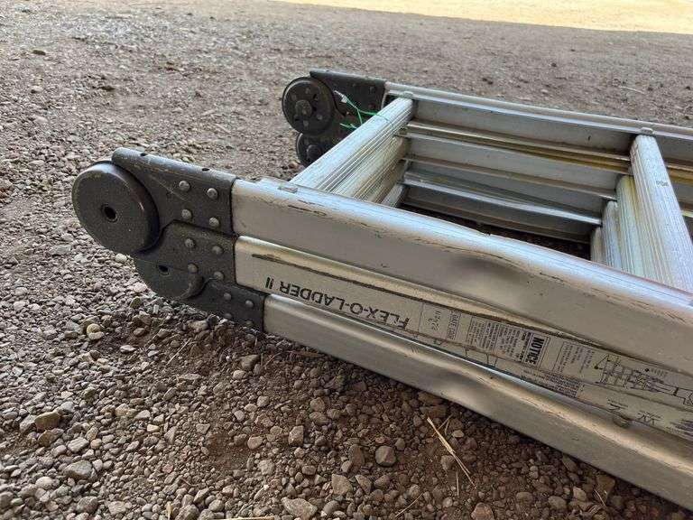 12' Flex ladder by Flex-O-Ladder, like new - Albrecht Auction Service