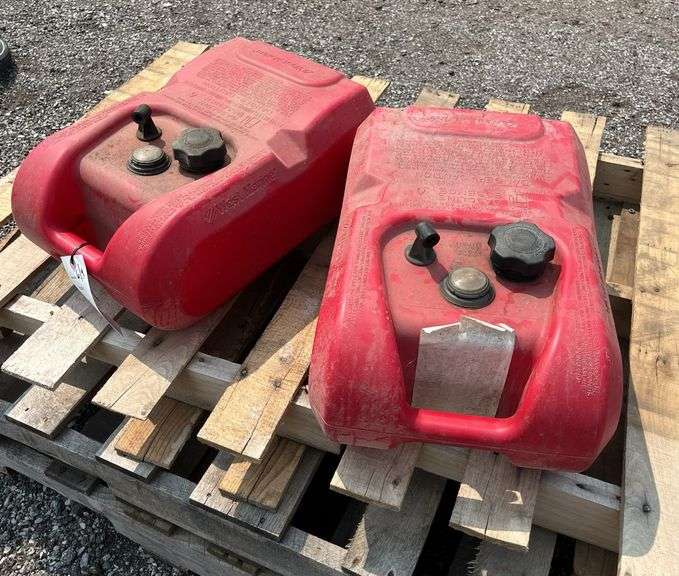 (2) 5-Gallon boat fuel tanks - Albrecht Auction Service
