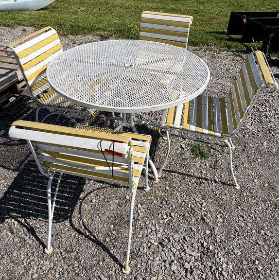 Older 1970s Outdoor table and chair set, needs to be cleaned, but very ...