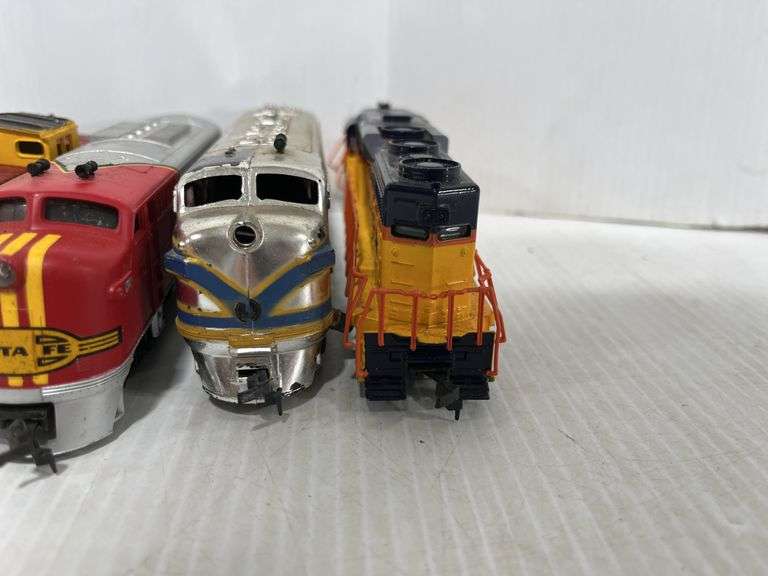 (7) Vintage train cars, including: Mantua, Tyco, and Bachmann metal ...