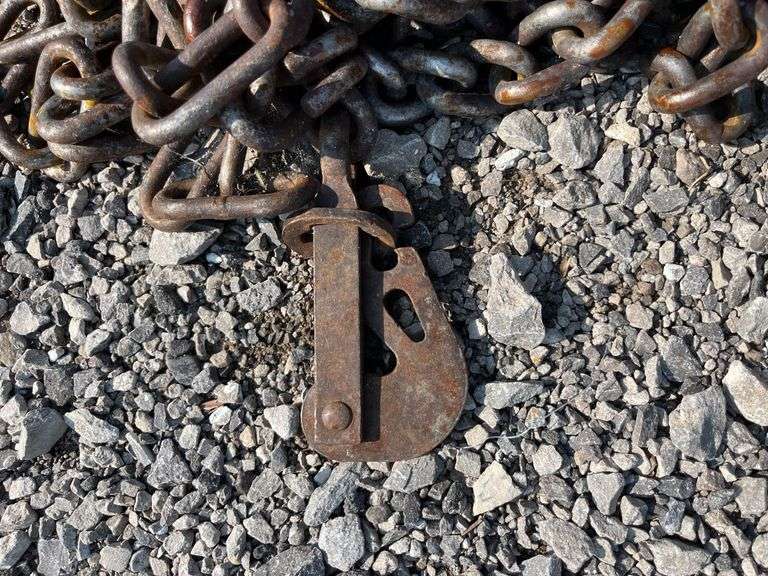 8N Ford tire chains - Albrecht Auction Service
