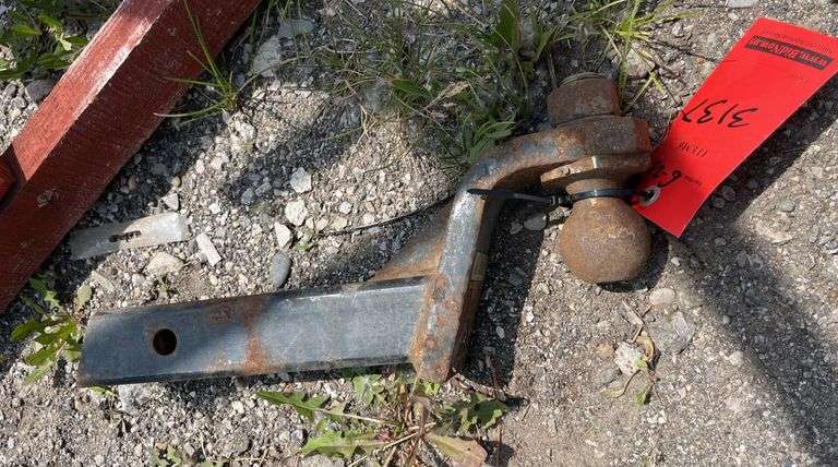 Receiver hitch with 2" ball, some rust - Albrecht Auction Service