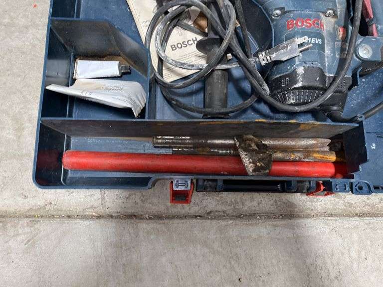Bosch electric chisel and bits, works, used - Albrecht Auction Service