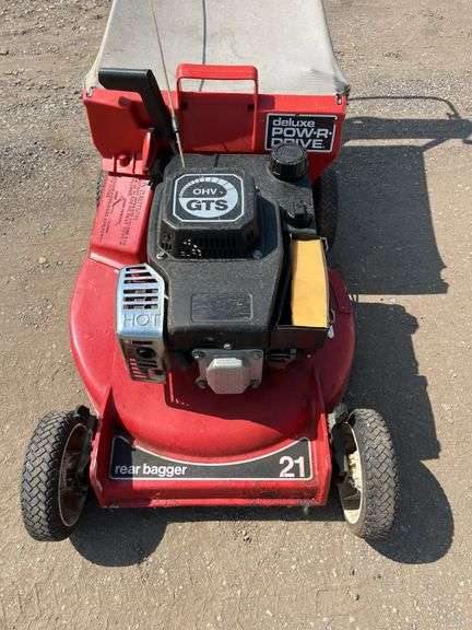 Toro 21" self-propelled bagger, 3-Speed, easy to start and runs well ...