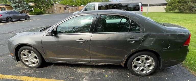 2011 Ford Fusion, (189,600 Actual Miles), working heat and AC, has ...