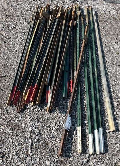 (32) T-Posts - Albrecht Auction Service