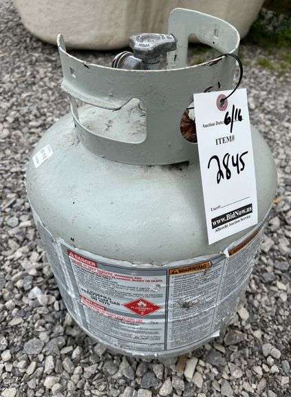 Empty propane tank, 15 lbs. - Albrecht Auction Service
