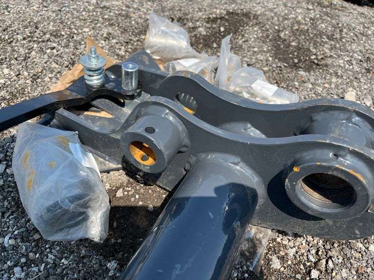 Quick attachment bracket for a tractor/skid loader - Albrecht Auction ...
