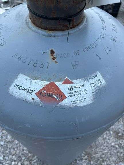 100 lb. Propane Tank, full - Albrecht Auction Service