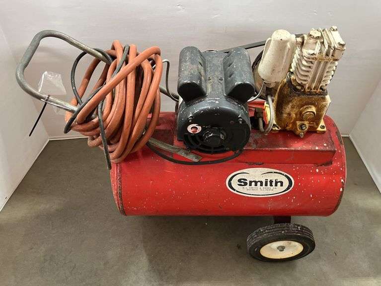 Smith air compressor, 30"W, good - Albrecht Auction Service