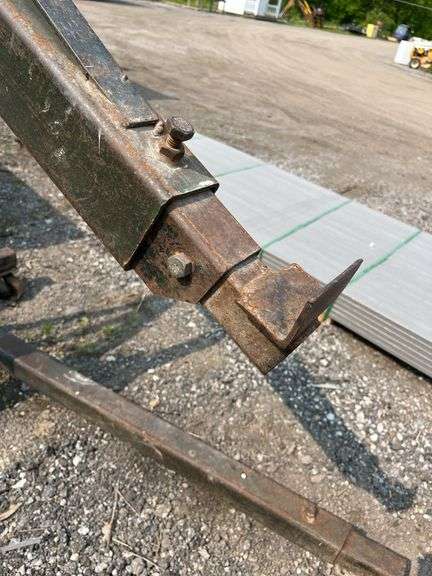 Cherry picker, 42"W x 62"L x 64"H, works - Albrecht Auction Service