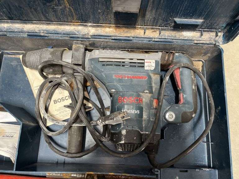 Bosch electric chisel and bits, works, used - Albrecht Auction Service