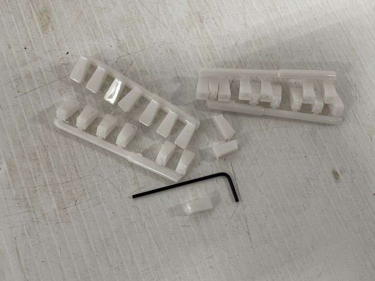 (7) putters and golf ball monogrammer, good - Albrecht Auction Service