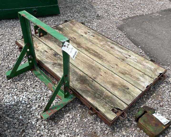 3-Point hitch platform, 61" x 38 1/2", fair - Albrecht Auction Service