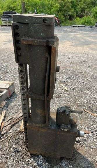 Army jack, 32"H, used - Albrecht Auction Service