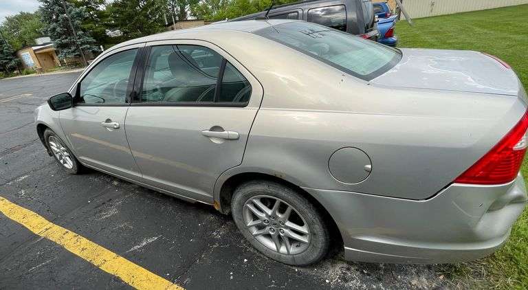 2010 Ford Fusion, (114,950 Actual Miles), working heat and AC, rust on ...