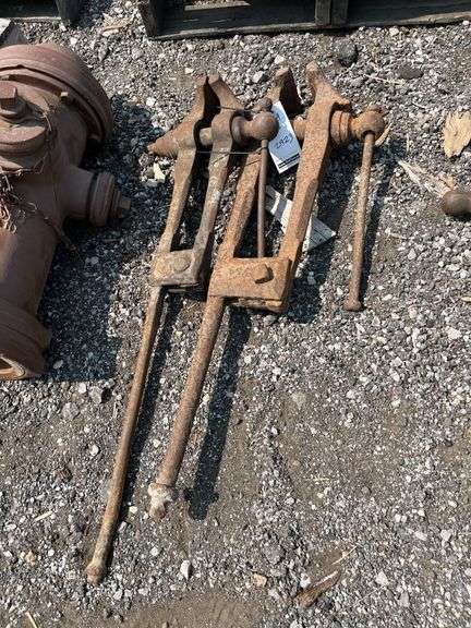 (3) Blacksmith leg vises, all three are in need of some TLC, just as ...