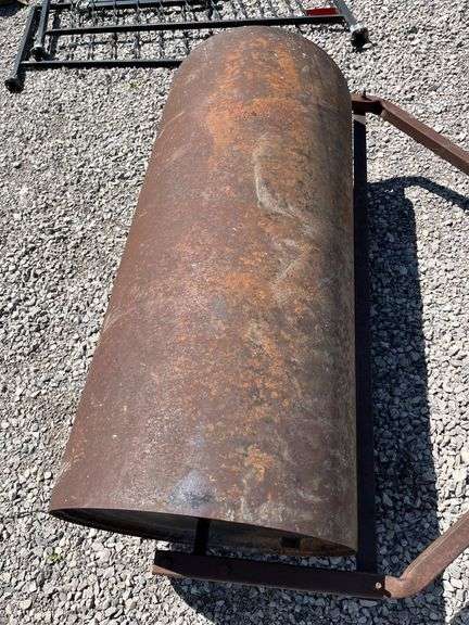 Lawn roller with 1" hole for filling with water or other material, 23 ...