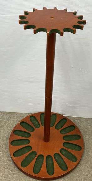 All-Wood Carousel 16-Gun Rack - Albrecht Auction Service