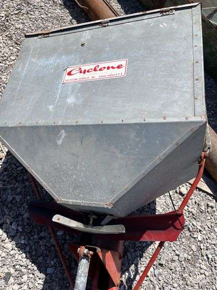 Cyclone seeder/spreader, basin- 24" x 16", works, good to average ...