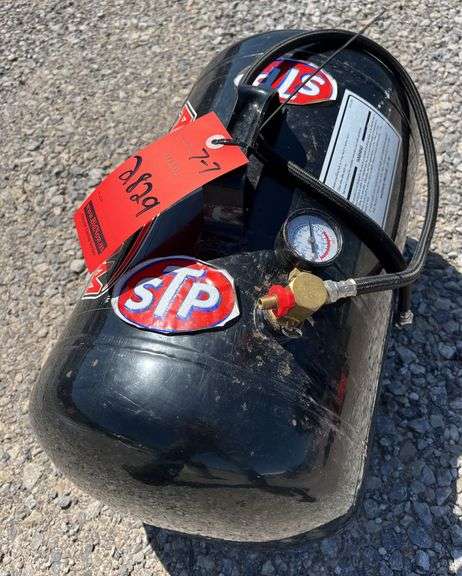 Airstream tank, 7-gallon, 125 PSI, good - Albrecht Auction Service