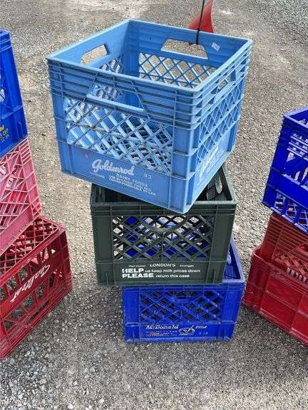 (9) Old milk crates, show wear - Albrecht Auction Service