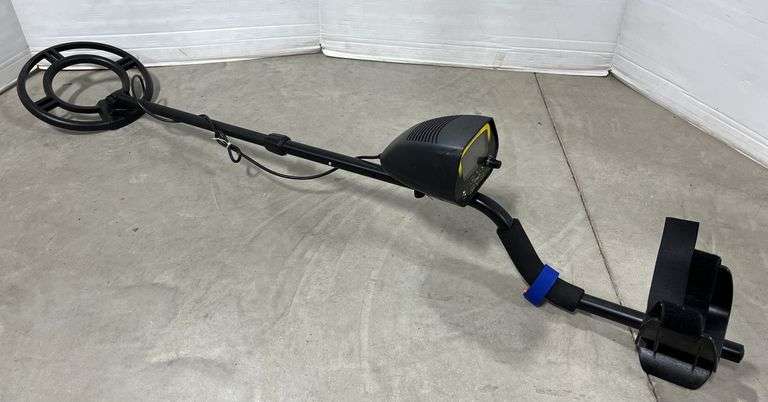 Quick Shooter metal detector, LED screen, 44"L, works - Albrecht ...