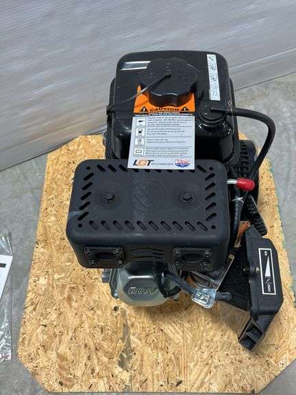 LCT CMXX Commercial Series gas engine, 208cc, new - Albrecht Auction ...