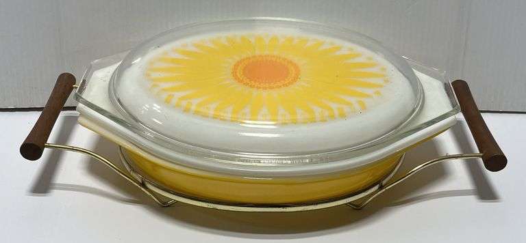 Pyrex 1 1/2-quart divided serving dish with serving stand and extra top ...