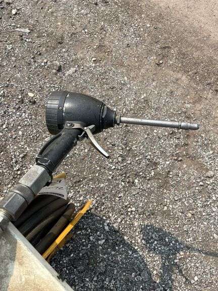 Graco oil gun and hose reel, reel- 20"W, used - Albrecht Auction Service