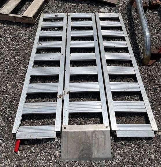Tri-fold ATV/lawn mower ramps, 5'6"L - Albrecht Auction Service
