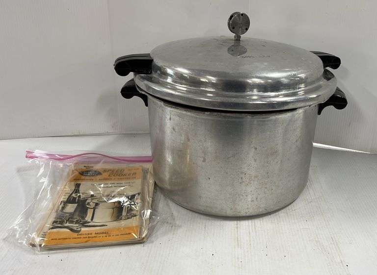 Mirro Matic Deluxe pressure cooker with original manual, interior- 12 ...
