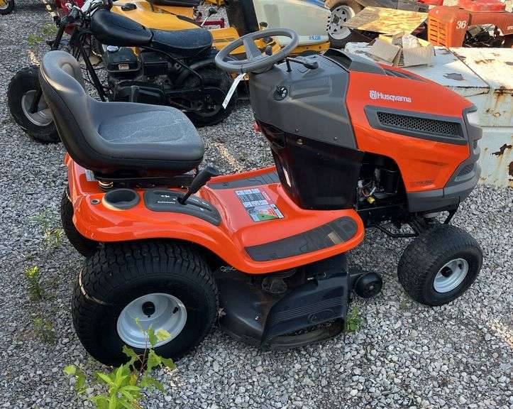 Husqvarna YTH2042 lawn tractor, showroom shape, 20 HP Briggs engine, 42 ...