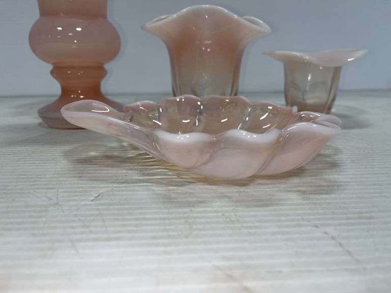 Pink opalescent clam/seashell dish by Duncan Miller; 3-Lobe vase by ...