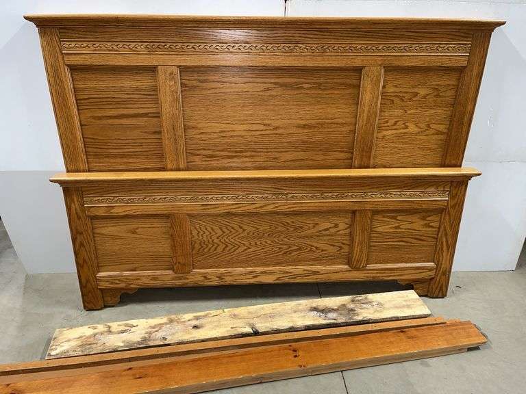 Pennsylvania House queen size oak bed frame, (7) Pieces, includes ...