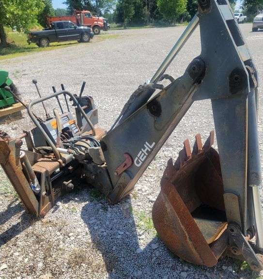 Heavy Duty Gehl Skid Steer Backhoe with 3-Buckets (12", 18" and 24 ...