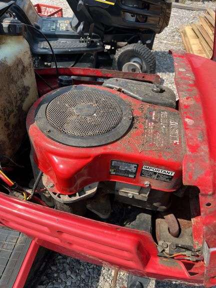 Huskee 15.5 HP 42" cut heavy duty series lawn tractor, runs great ...