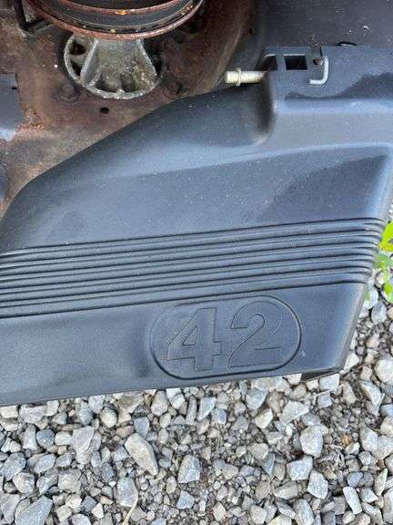 Husqvarna YTH2042 lawn tractor, showroom shape, 20 HP Briggs engine, 42 ...