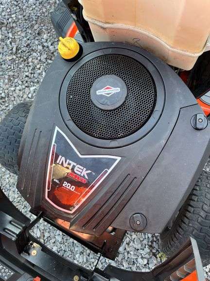 Husqvarna YTH2042 lawn tractor, showroom shape, 20 HP Briggs engine, 42 ...